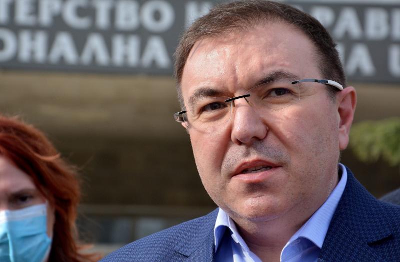 Министър Ангелов: Няма да се уморя да се боря за живота и здравето на ...