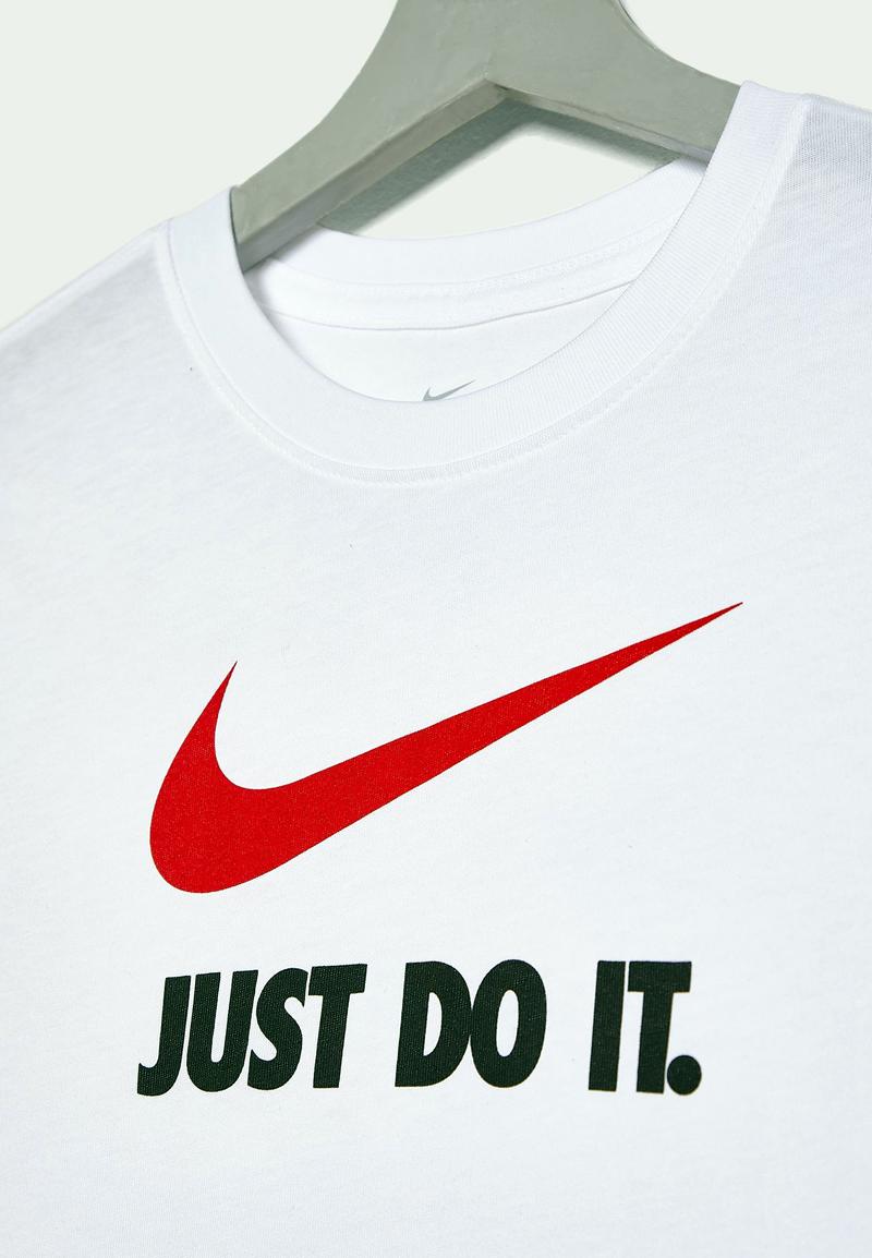 Nike и Cisco Systems последваха примера на McDonald's и Google