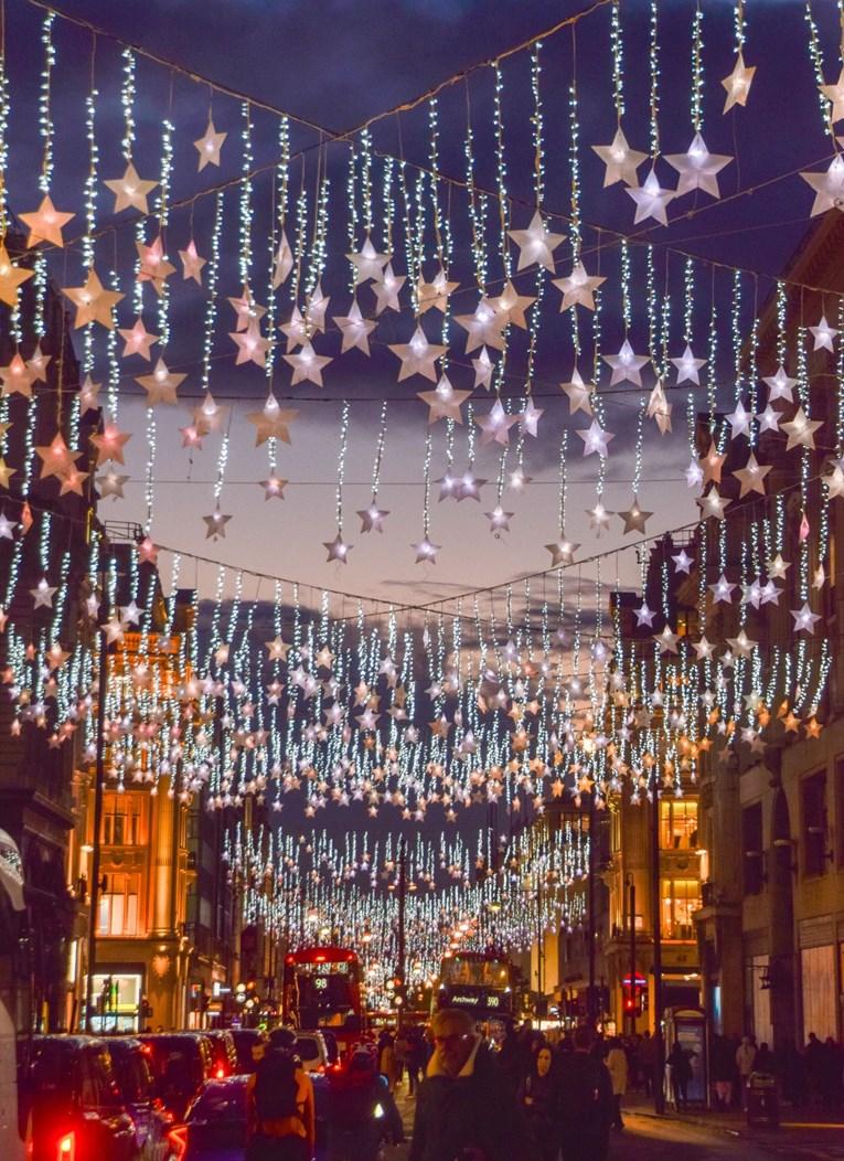 Лондон е първият град в Европа, който запали коледните светлини