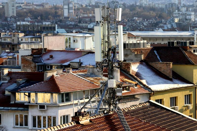 Има ли картел? Как Vivacom, Yettel и A1 едновременно повишиха цените за трета поредна година