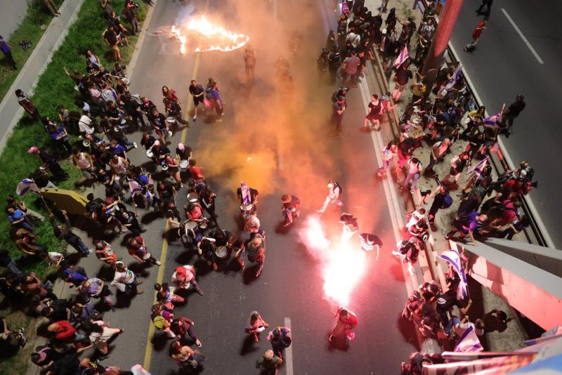 Йерусалим се надигна срещу Нетаняху. Полицията разпръсва протестиращите ...