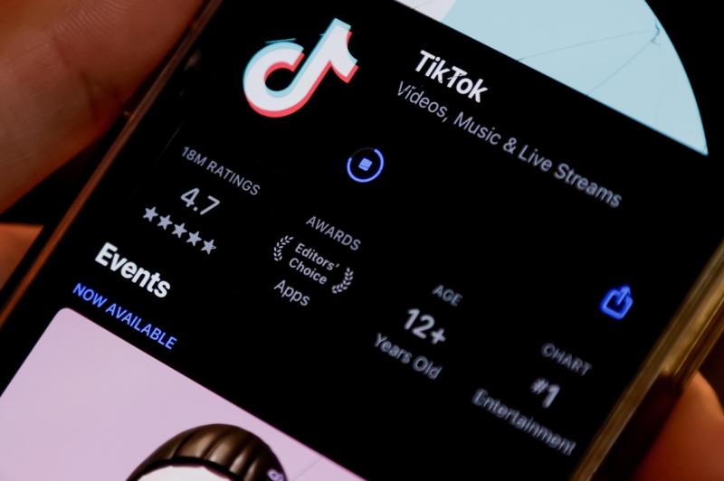 В САЩ айфони с инсталиран TikTok се предлагат за до $25 000